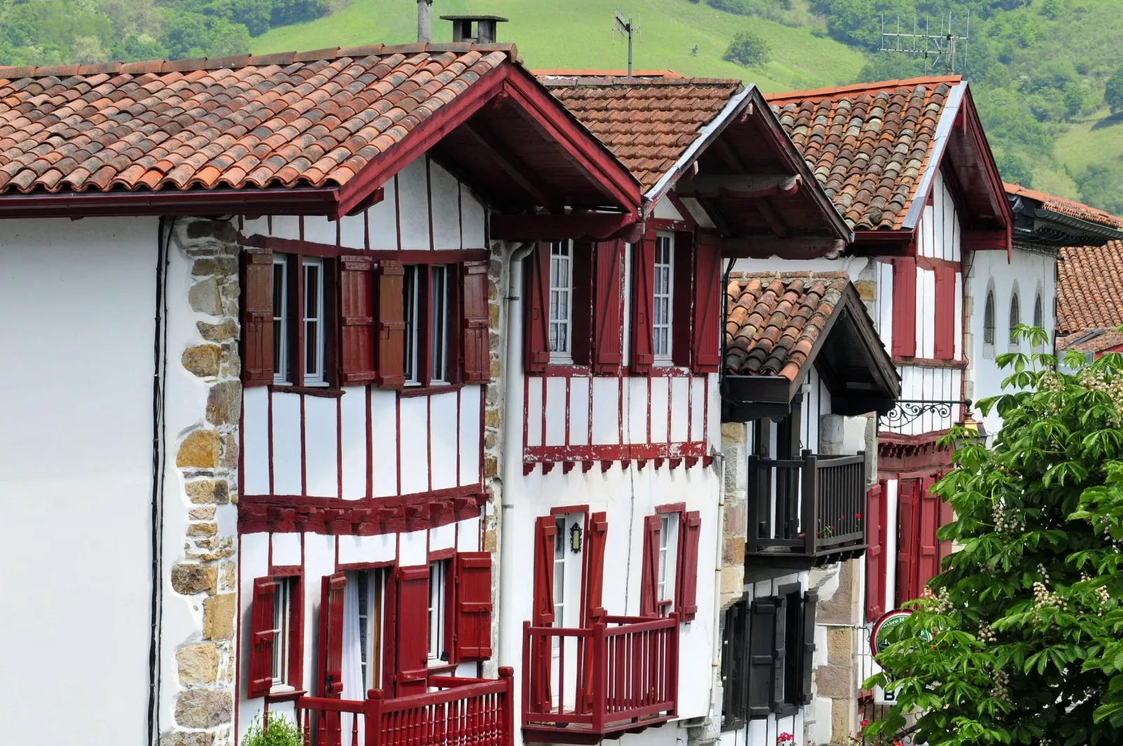 Basque Country : place and surroundings to visit near Bisca Grands Lacs!